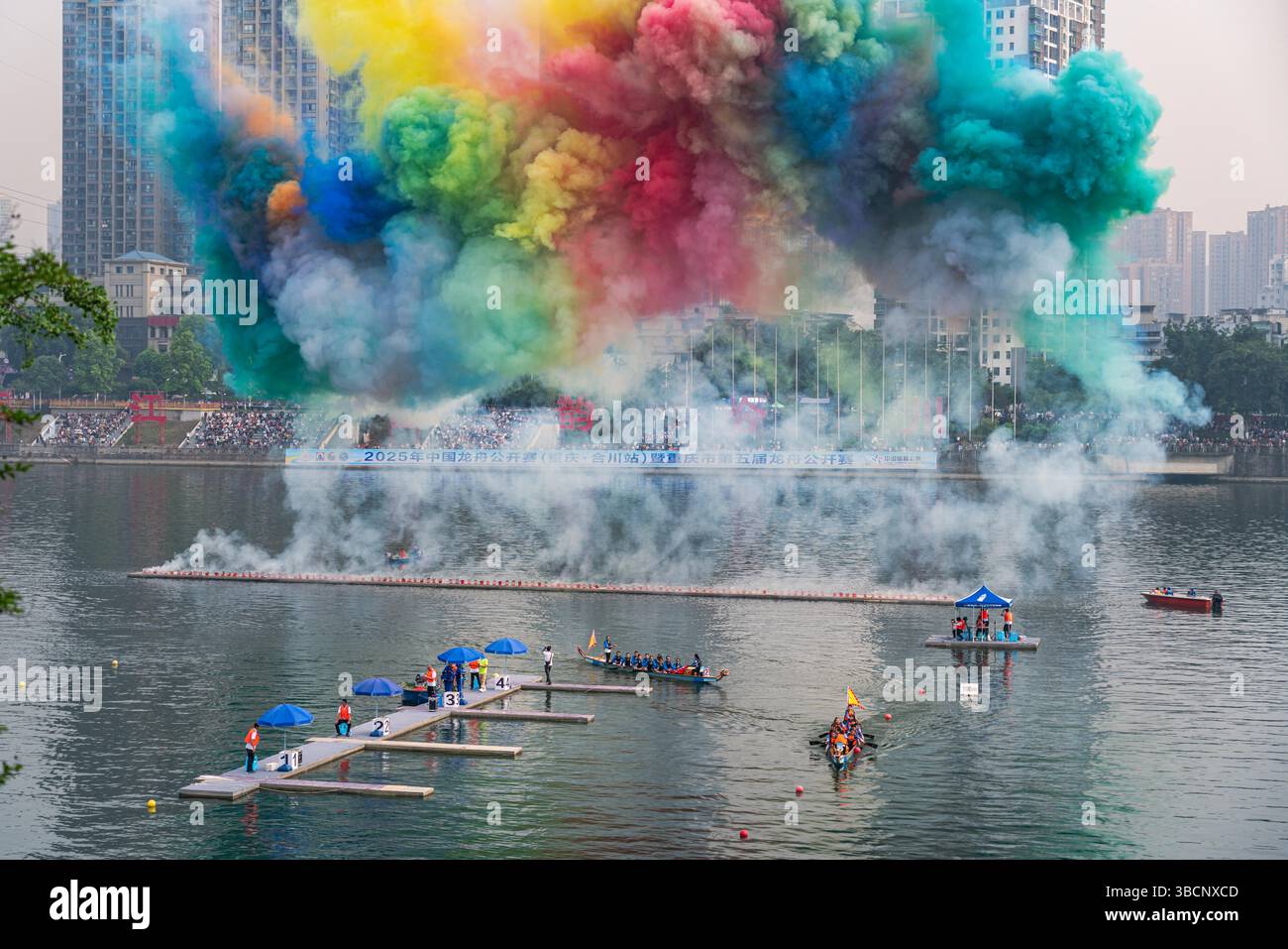A dragon boat race kicks off in Chongqing, China, 18 May, 2025 Stock ...