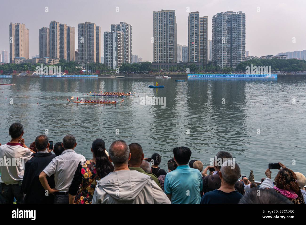 A dragon boat race kicks off in Chongqing, China, 18 May, 2025 Stock ...
