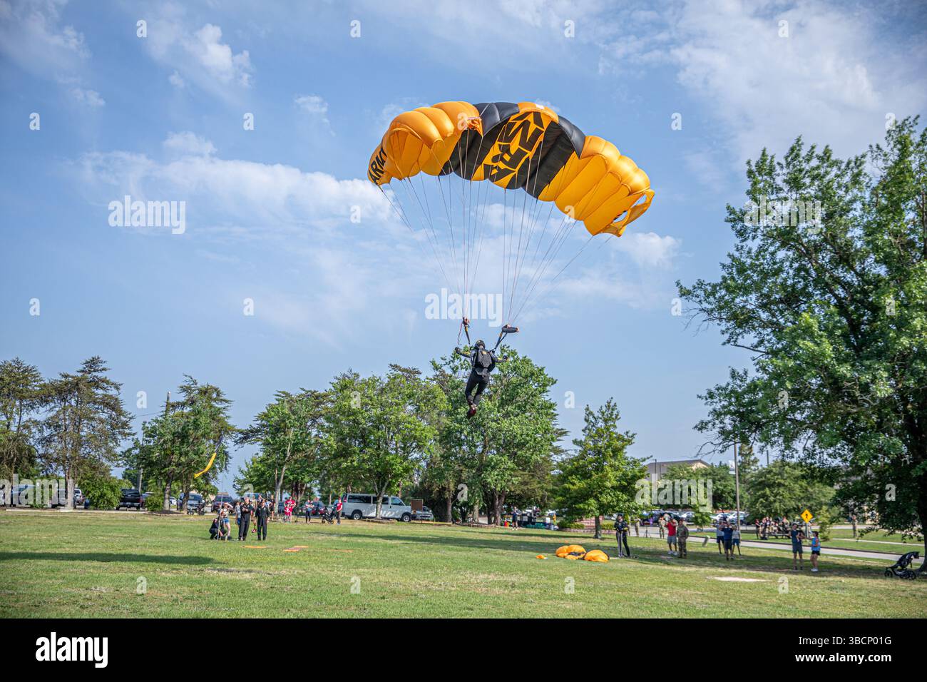 U.S. Army Golden Knights skydive on to a field during Junior ...
