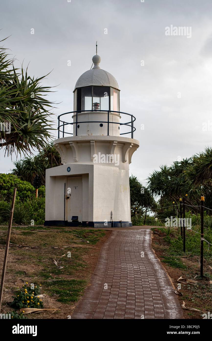 Rocky shore seascape lighthouse hi-res stock photography and images - Alamy