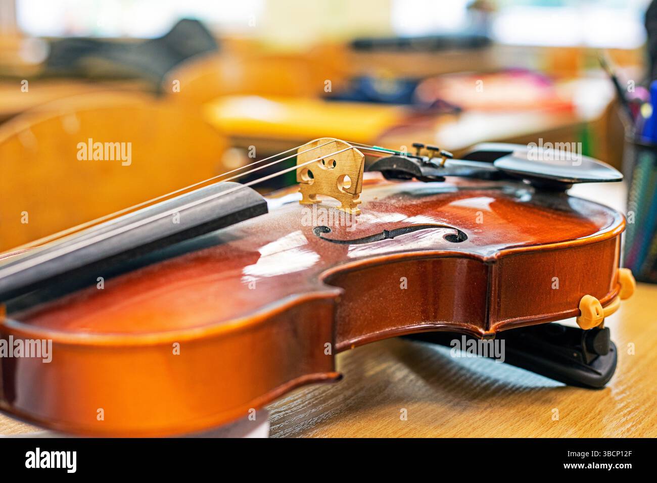 master violin with bridge close-up on table in music class Stock Photo ...