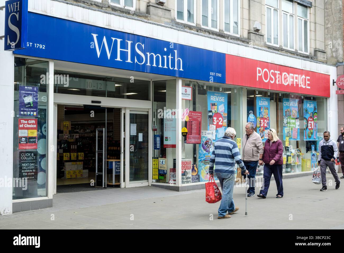 Post office whsmith hi-res stock photography and images - Alamy