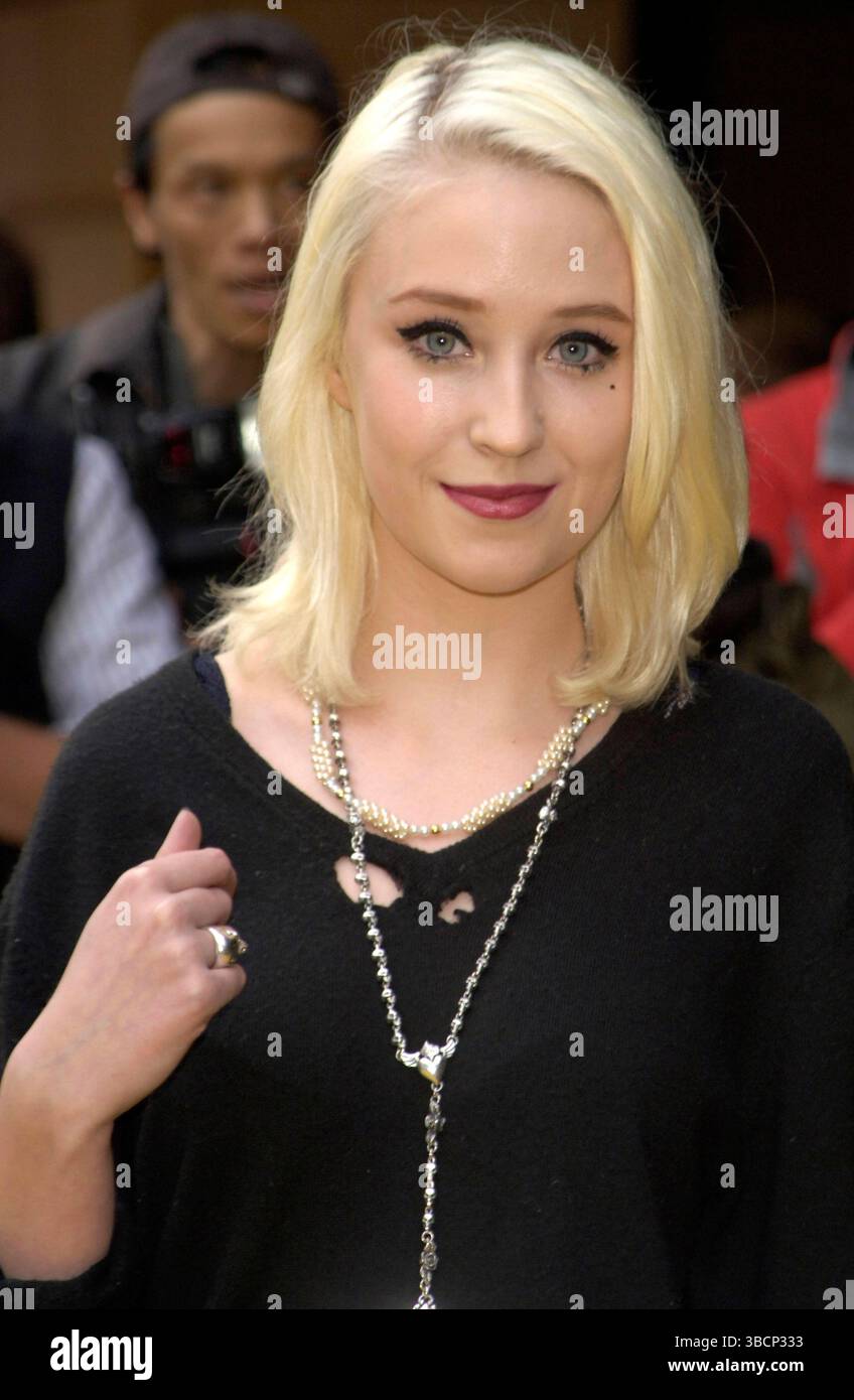 Lily Loveless at the premiere of "The Hangover" in London - 10 June 2009 Stock Photo - Alamy