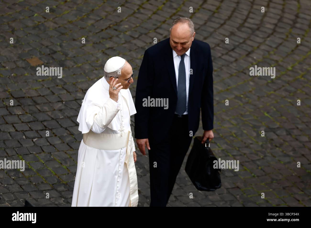 Prima udienza generale di Papa Leone XIV in Piazza San Pietro in ...