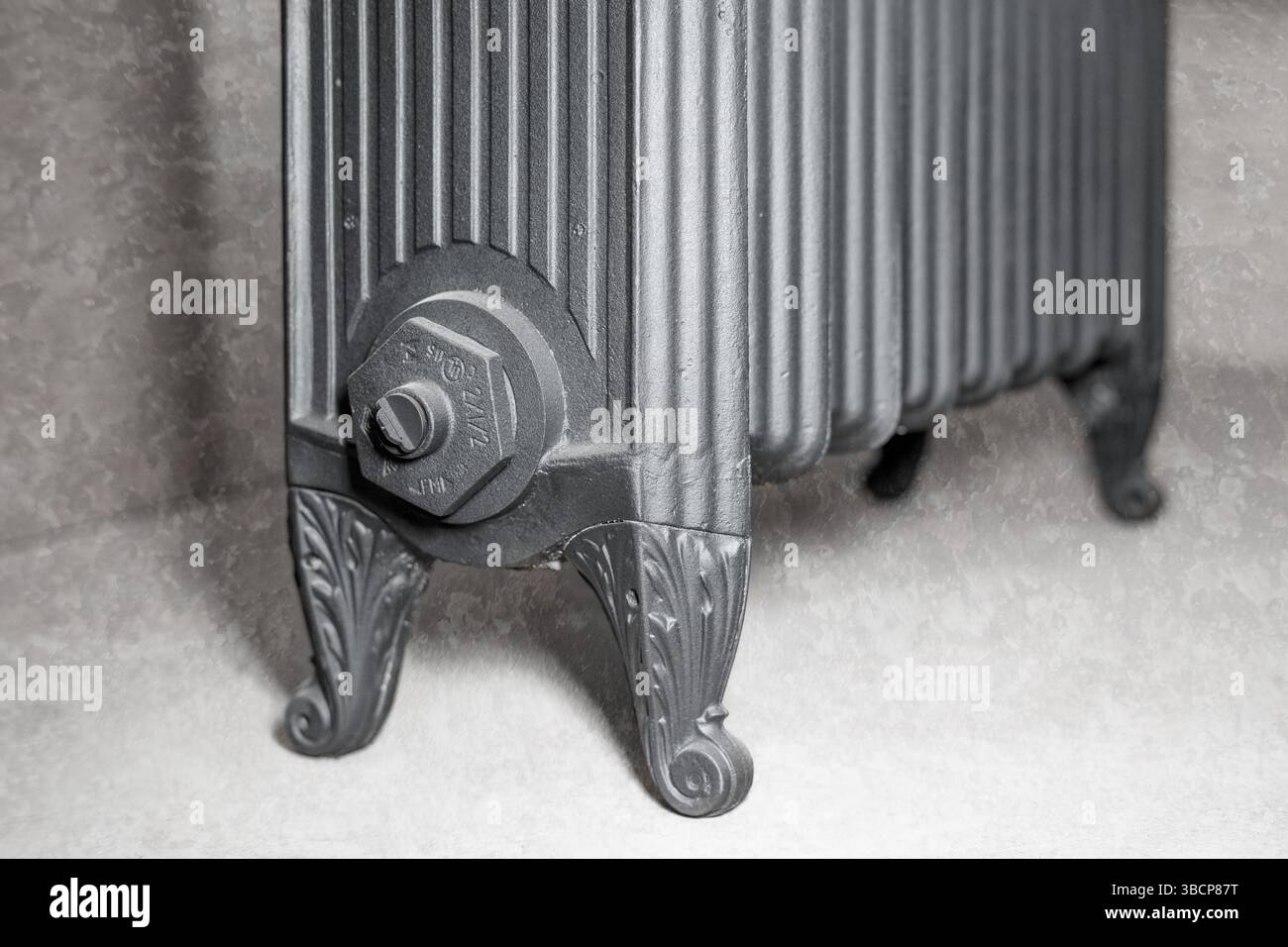 Cast iron bottom hi-res stock photography and images - Alamy