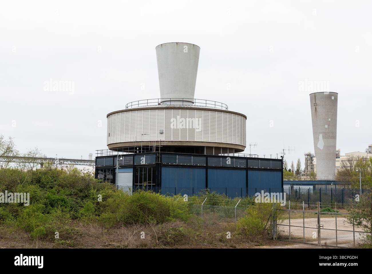 Ventilation shaft and building structure on the Essex side for the ...