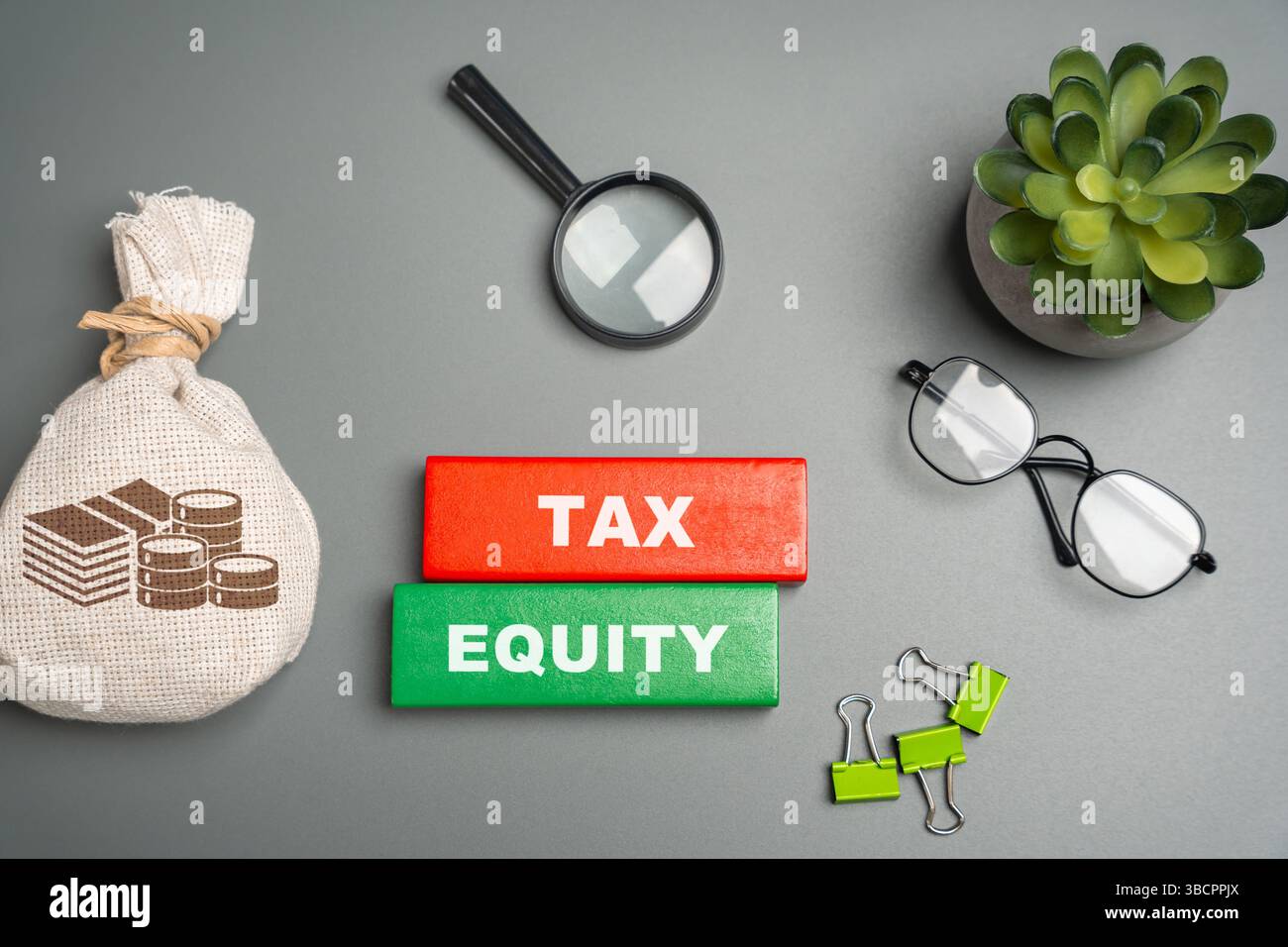 Horizontal and vertical equity hi-res stock photography and images - Alamy