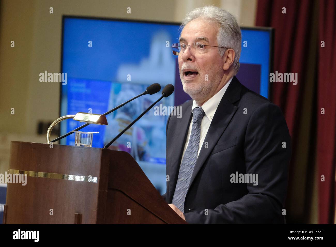 Rapporto annuale istat 2025 hi-res stock photography and images - Alamy