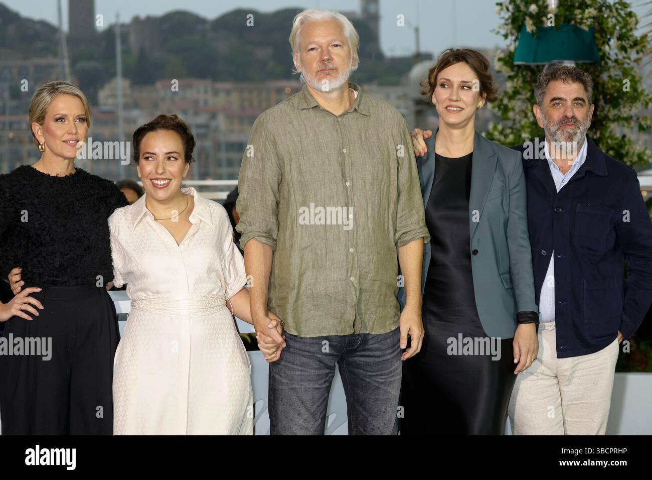 Jennifer Robinson, Stella Assange, Julian Assange, Kathleen Fournier ...