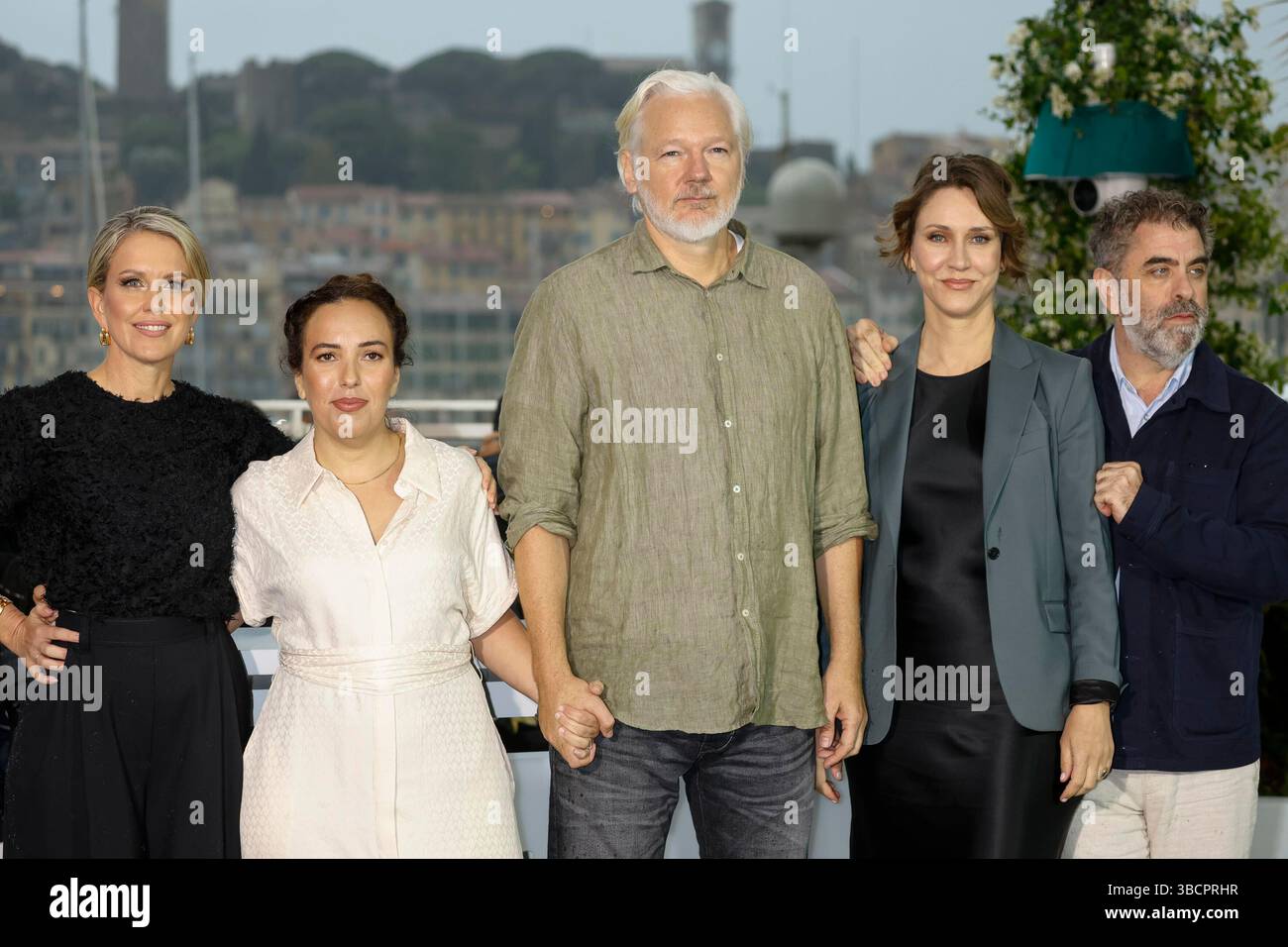 Jennifer Robinson, Stella Assange, Julian Assange, Kathleen Fournier ...