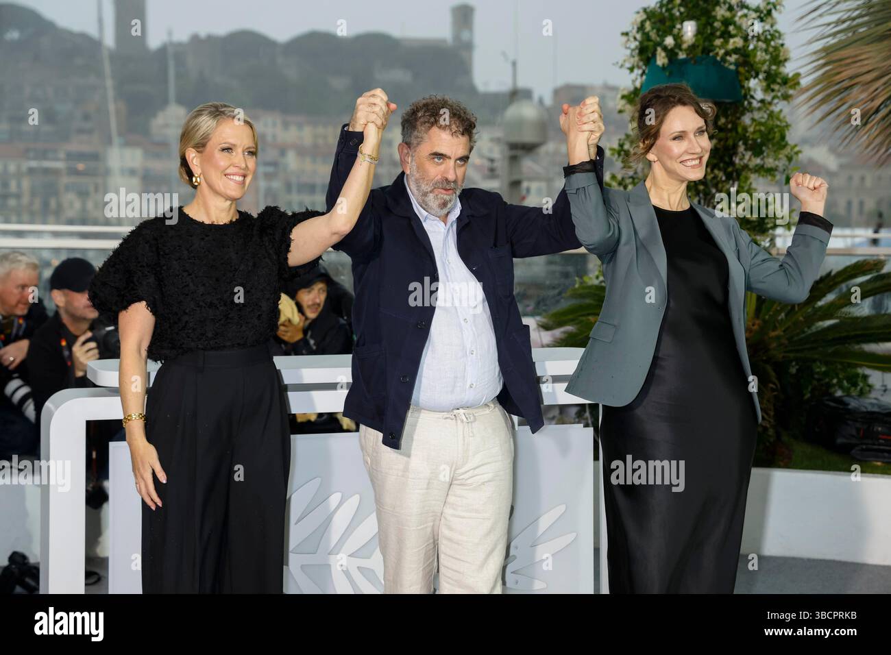 Kathleen Fournier, Julian Assange and Jennifer Robinson pose at the ...