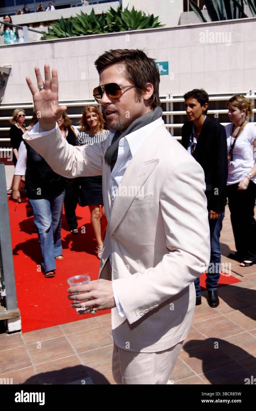 Brad Pitt at the photocall for "Inglorious Basterds" at the Palais des ...