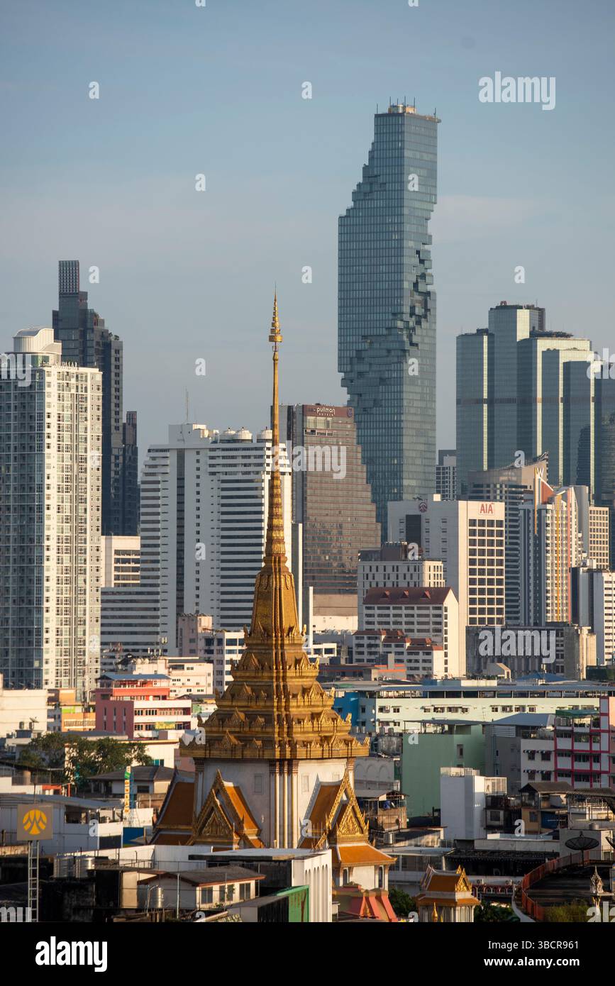Wat Traimit in Chinatown with skyline in the City of Bangkok in ...