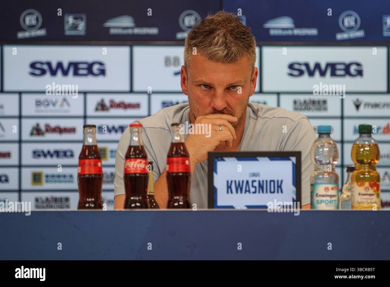 Karlsruhe, Deutschland. 18th May, 2025. Lukas Kwasniok (SC Paderborn 07 ...