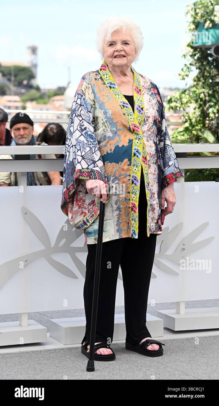 Cannes, France. 21st May, 2025. American actress June Squibb attends ...