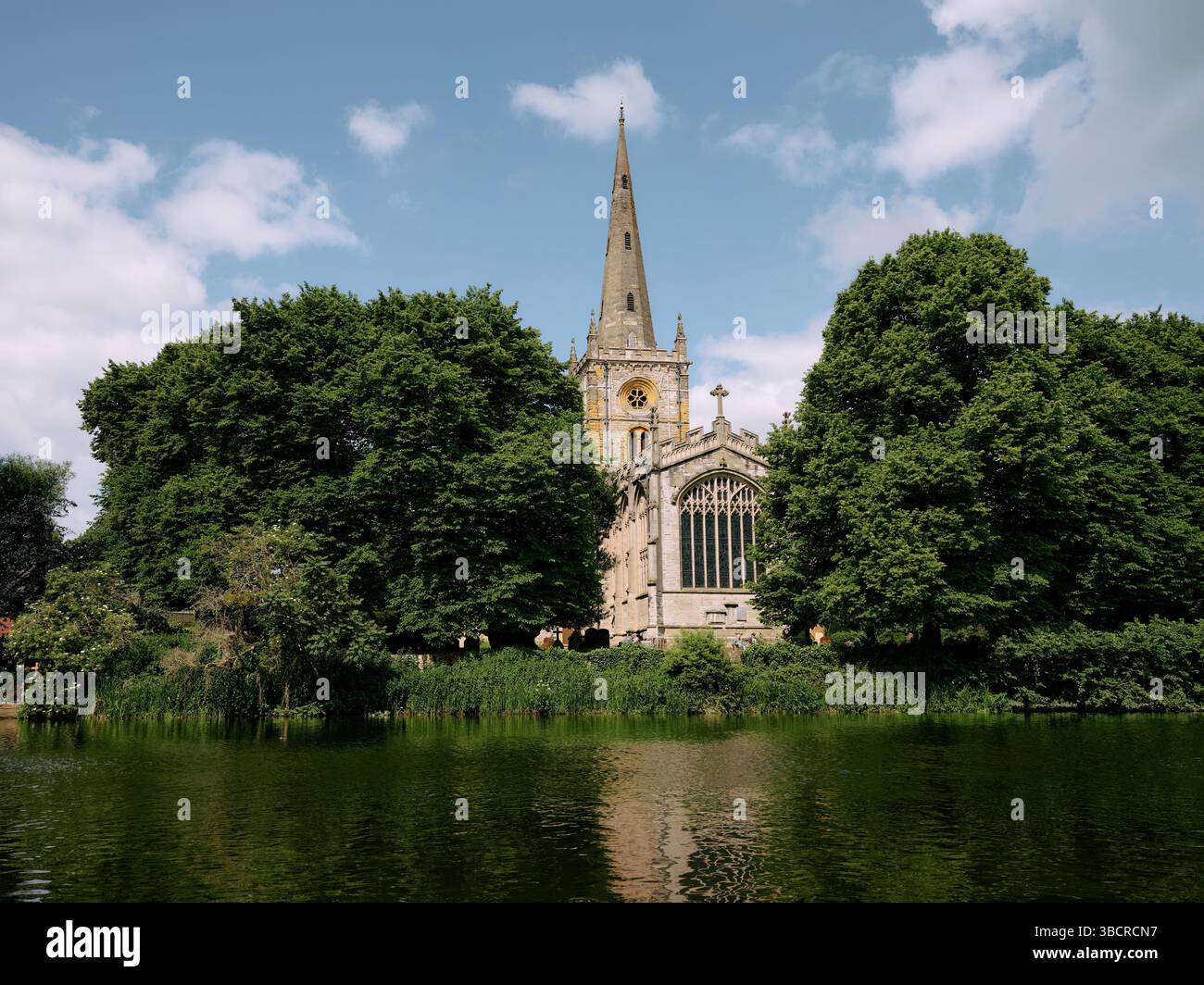 Holy Trinity Church on the River Avon in Stratford Upon Avon ...
