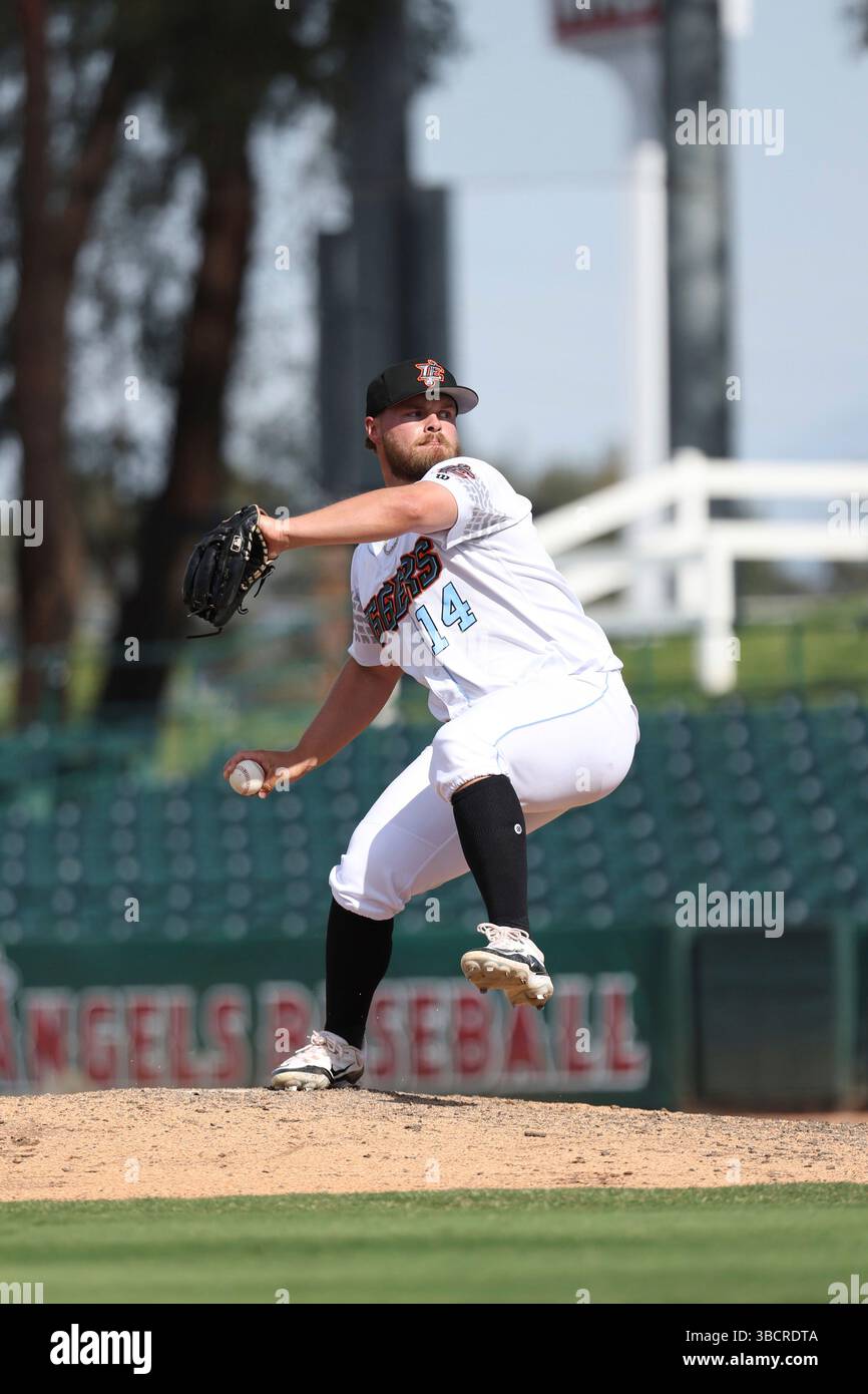 Benny Thompson (14) of the Inland Empire 66ers pitches against the ...
