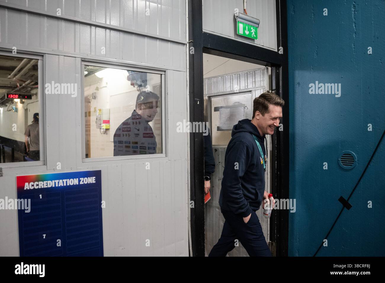 250520 coach Sam Hallam of Sweden ahead of a practice session during ...