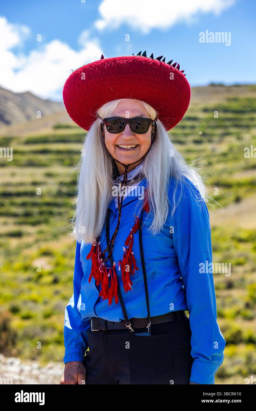 Wearing ceremonial garb hi-res stock photography and images - Alamy