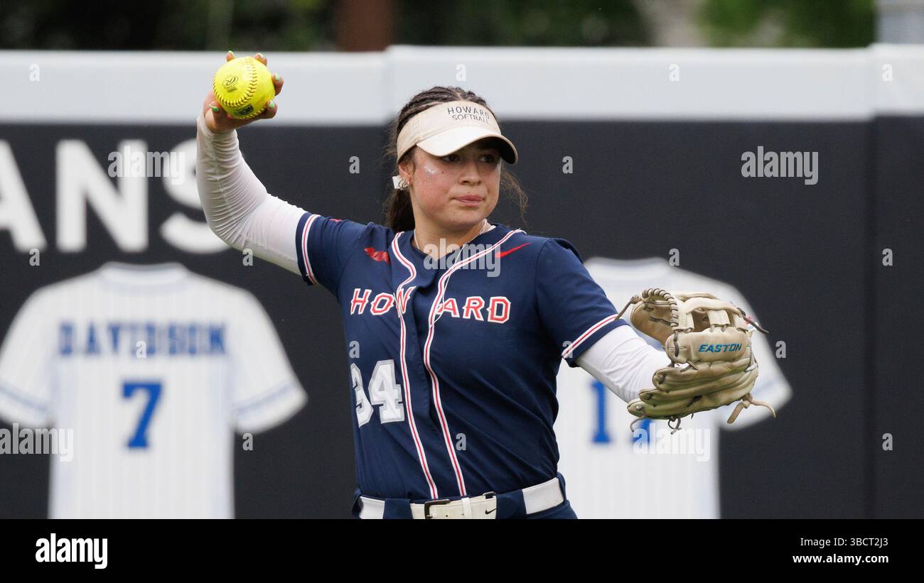 Howard's Payton Quinonez (34) makes a throw during an NCAA regional ...