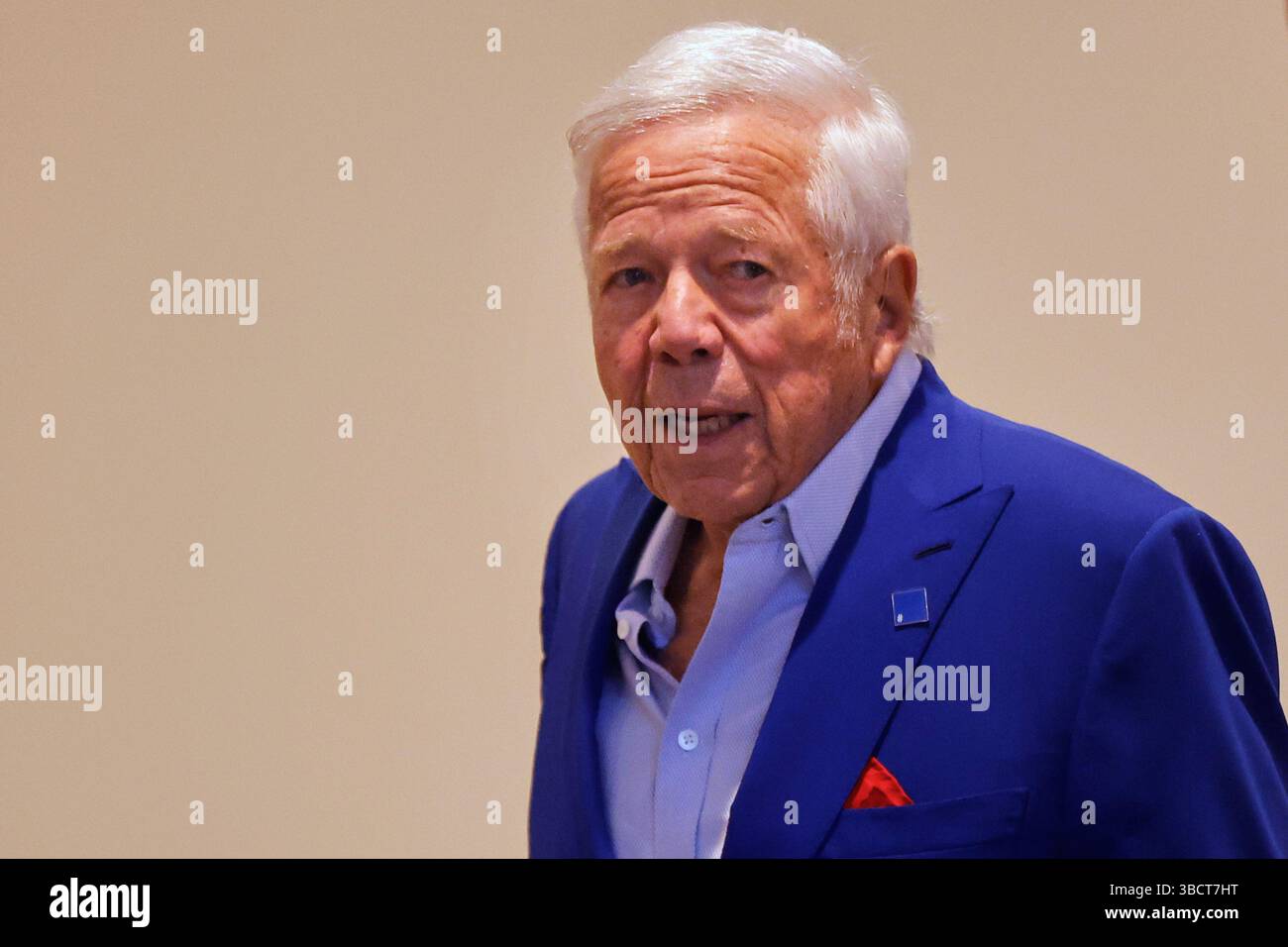 New England Patriots owner Robert Kraft arrives at the NFL football ...