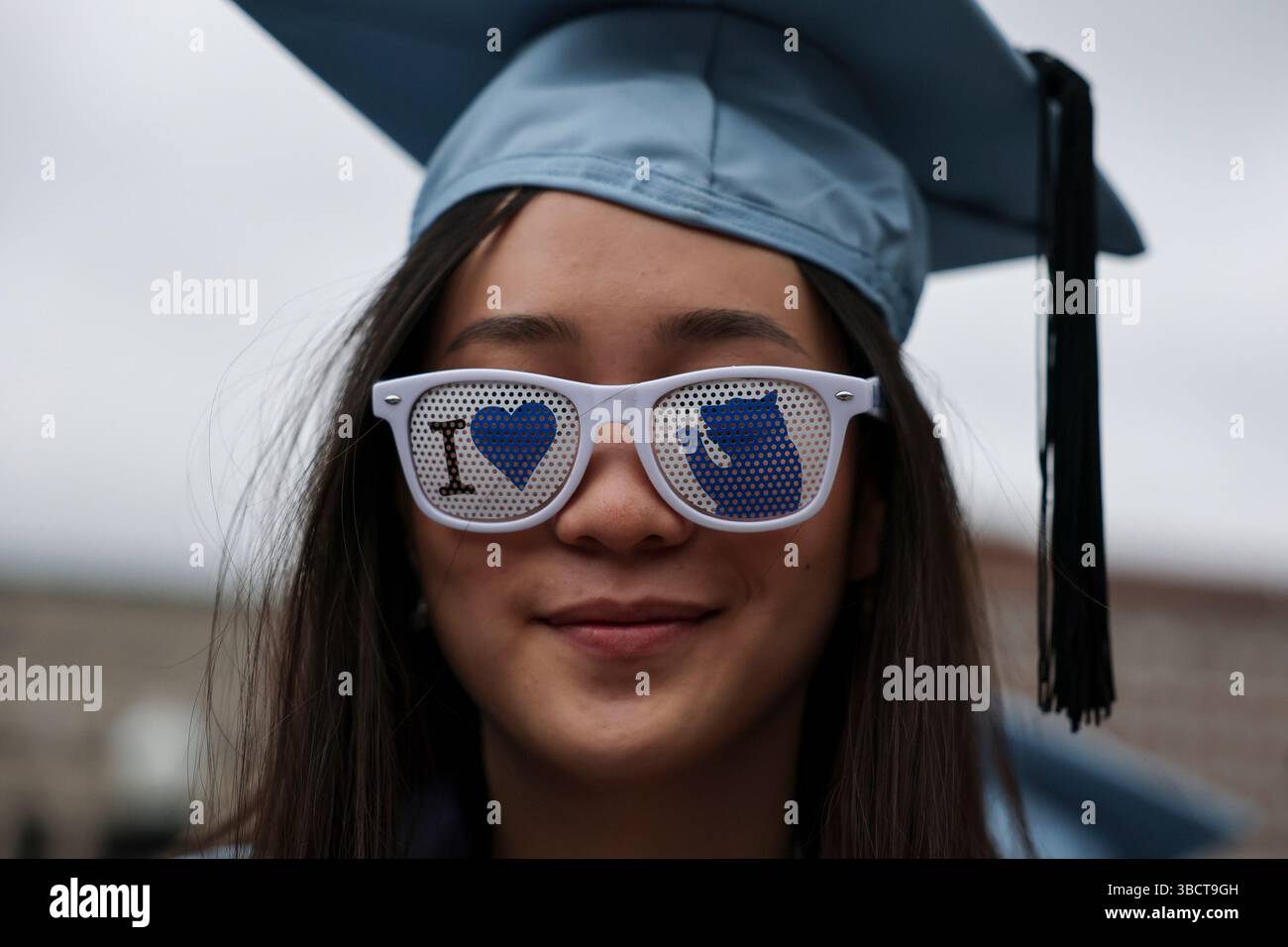 New York, United States. 21st May, 2025. A student attends the Columbia ...