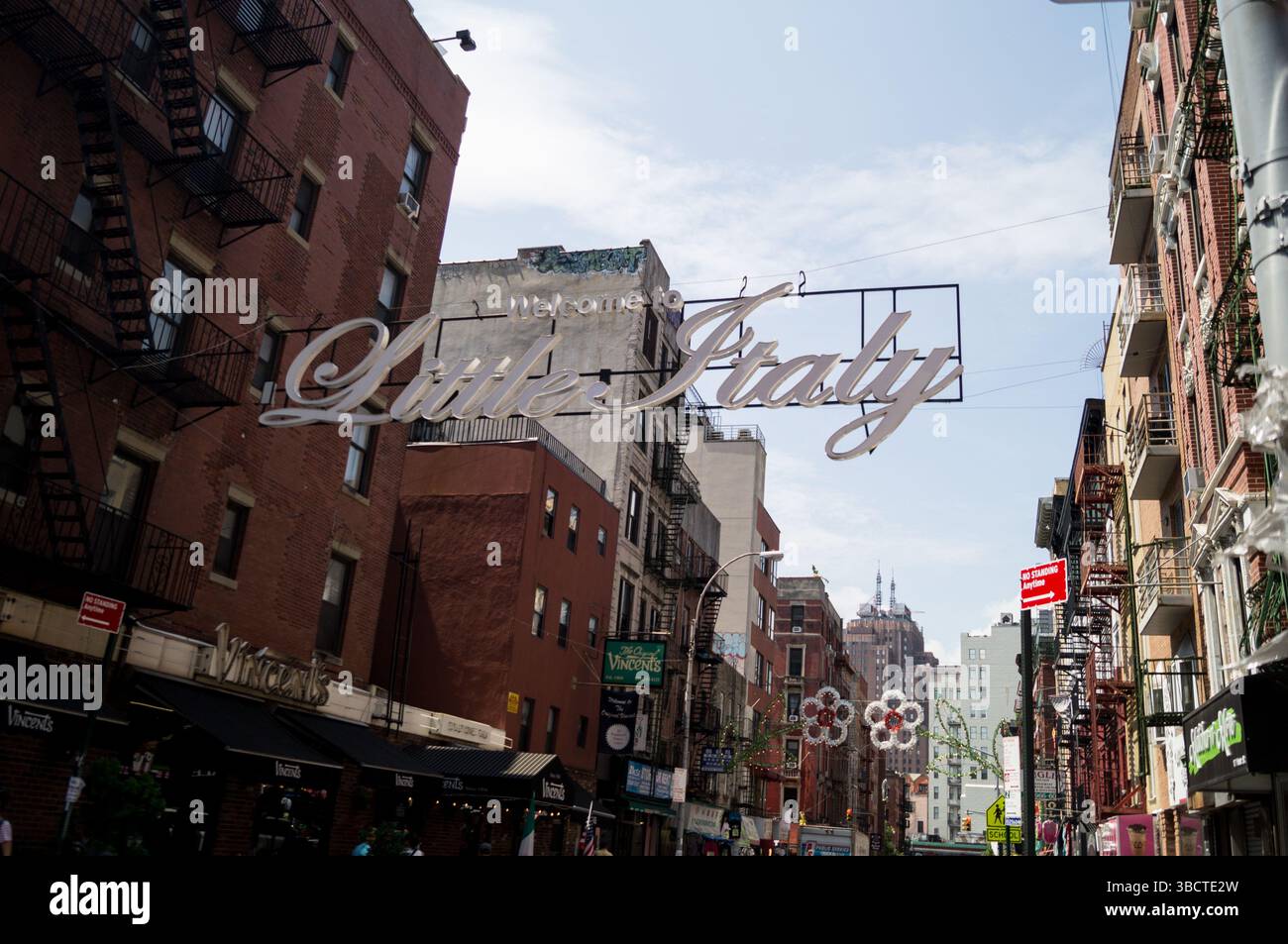 Big italian pizza symbol hi-res stock photography and images - Alamy