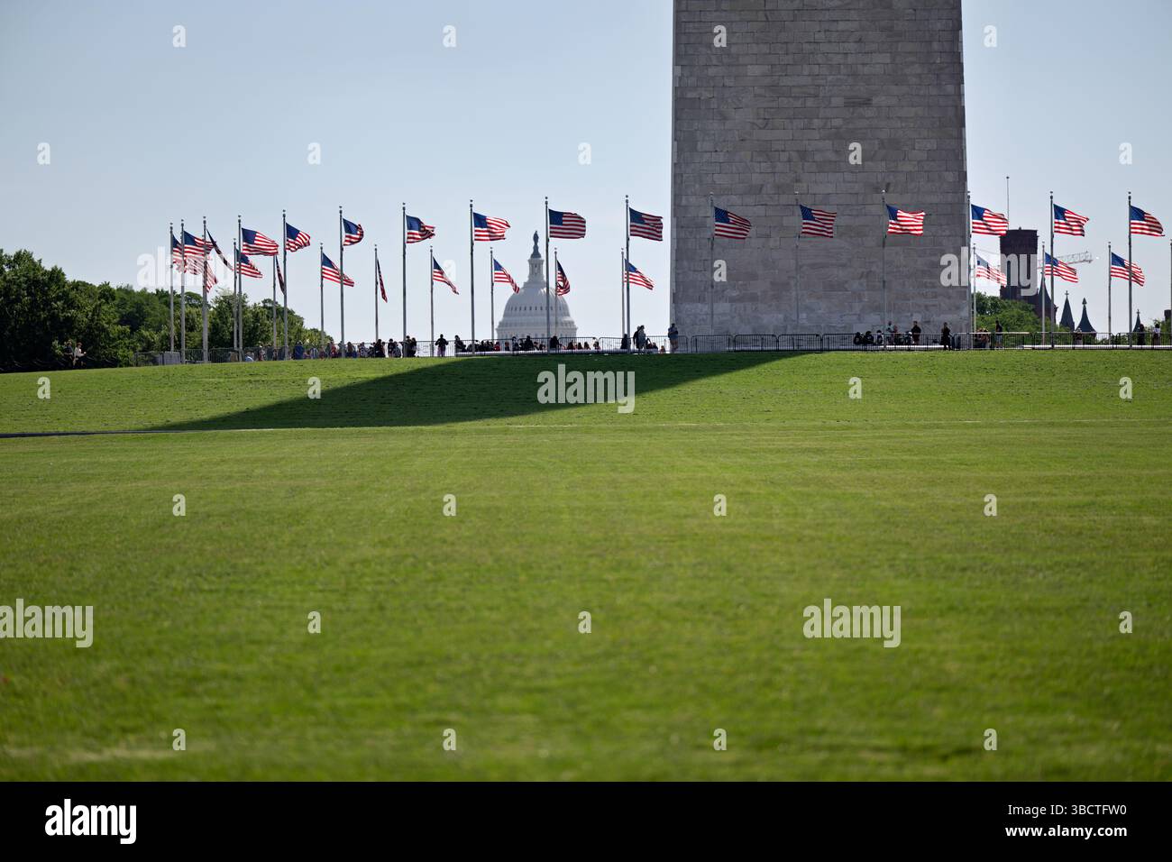 WASHINGTON DC — The Washington Monument stands prominently on the ...