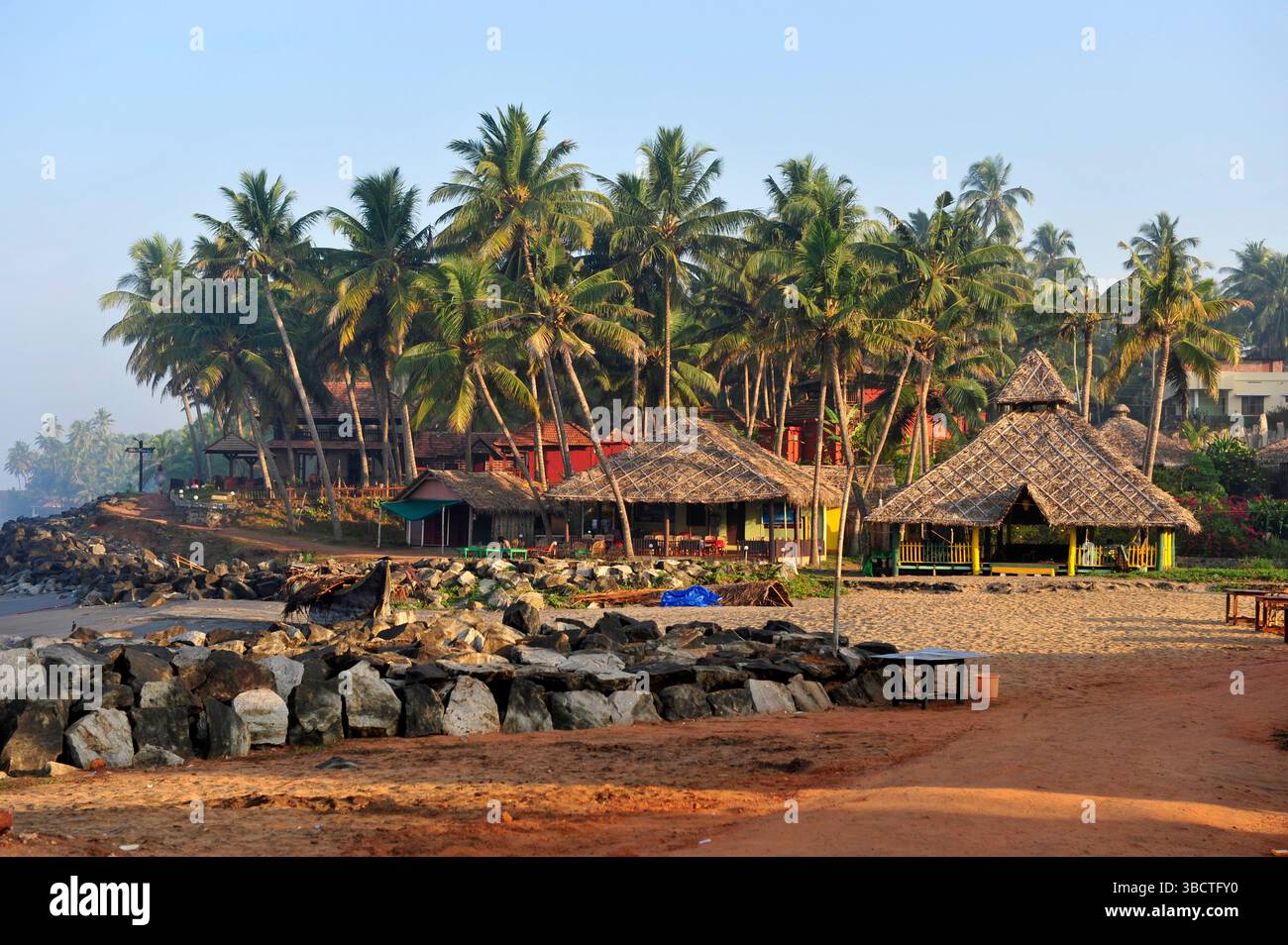 Asie,Inde du Sud,Etat du Kerala,Varkala,la plage/A beach at Varkala in ...
