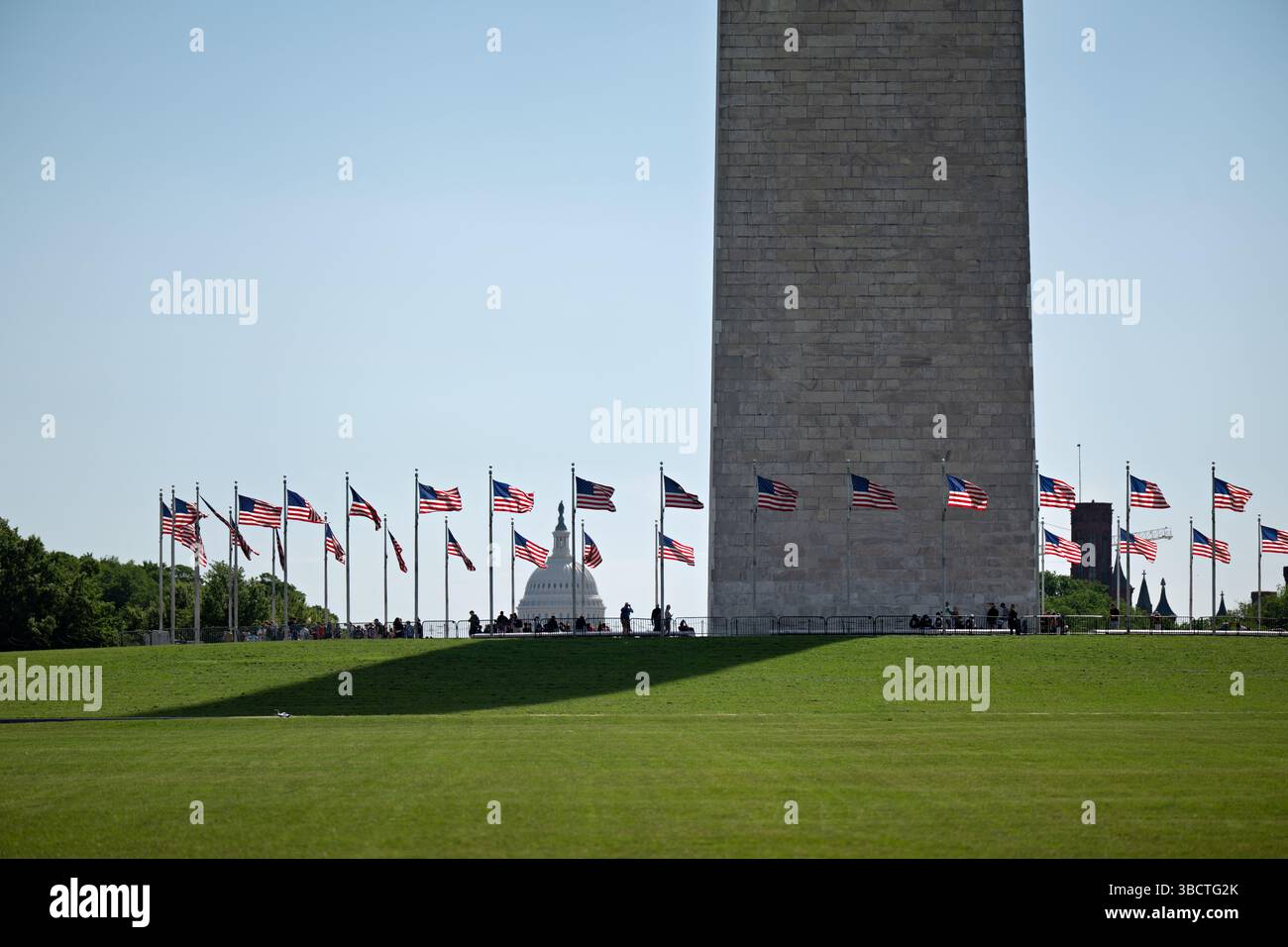 WASHINGTON DC — The Washington Monument stands prominently on the ...