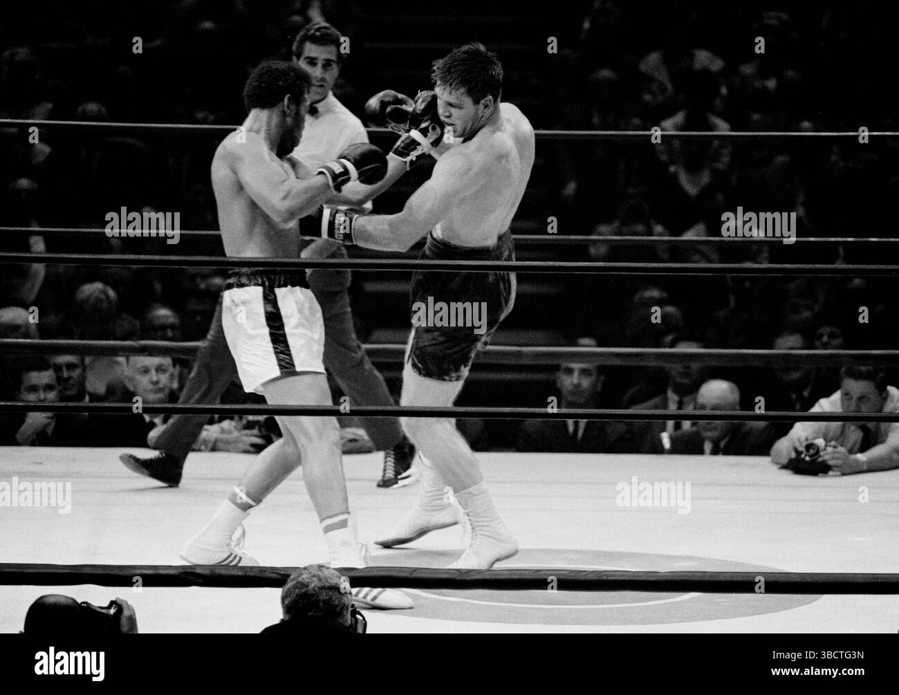 Boxers, Jimmy Ellis, left and Jerry Quarry, right, exchange blows as ...