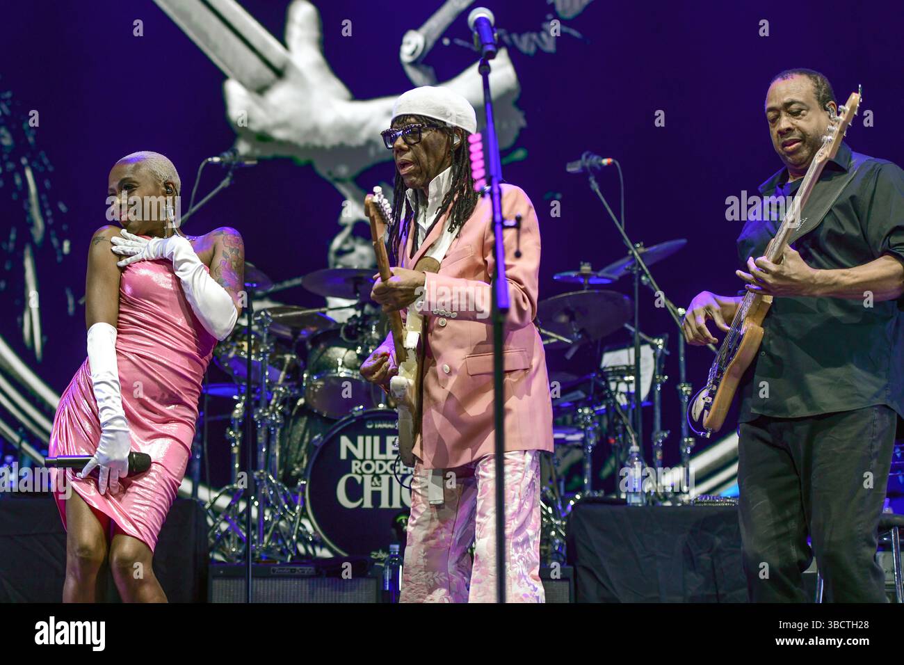 Buenos Aires (20th May 2025). Nile Rodgers & Chic (Nile Rogers, guitar, Kimberly Davis, vocals ...