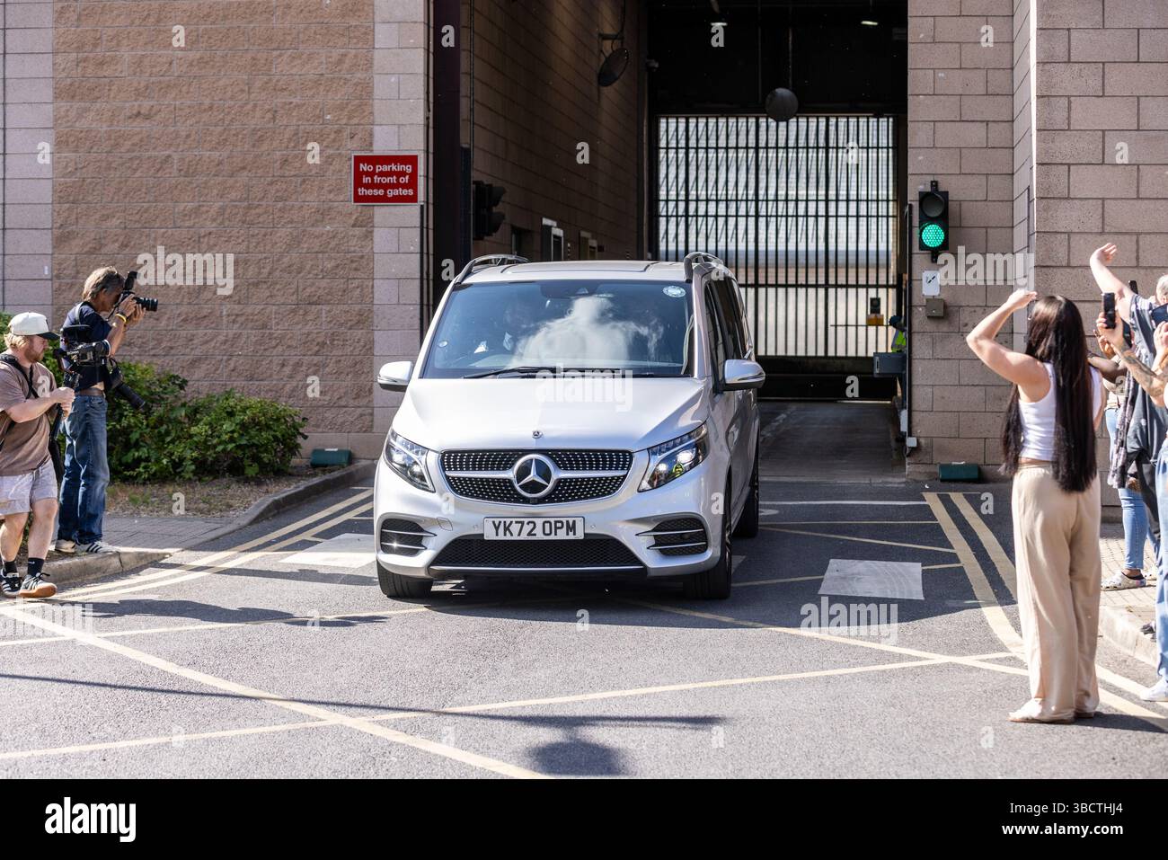 A vehicle believed to be carrying R&B singer Chris Brown leaves HMP ...