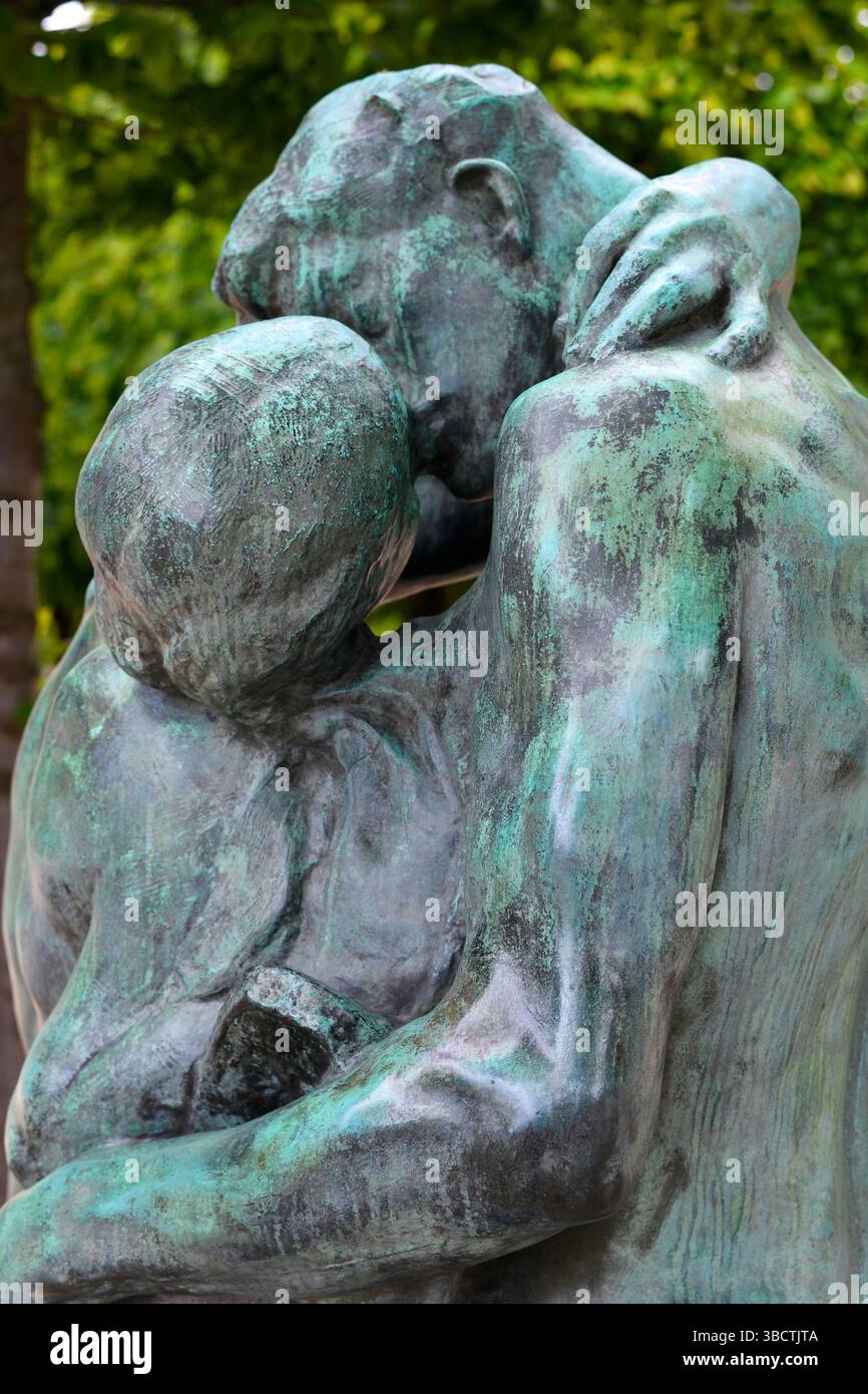 The Kiss, marble sculpture by Rodin, outside the Musee de l'Orangerie ...