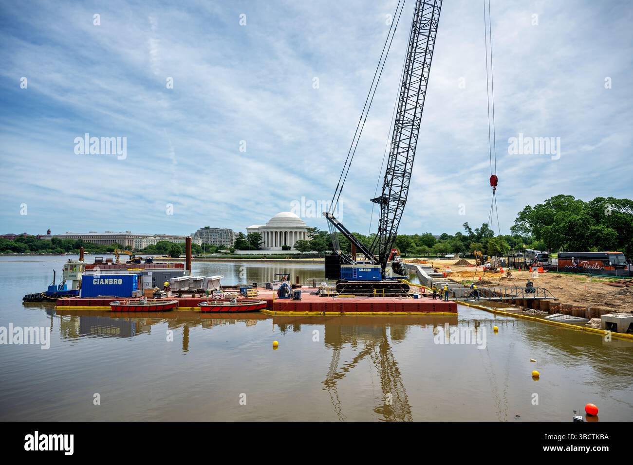 WASHINGTON DC, United States — The Tidal Basin seawall reconstruction ...