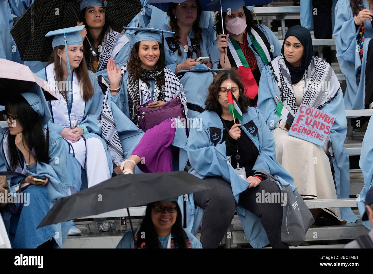Some graduates brought signs or symbols of protest during a graduation ...