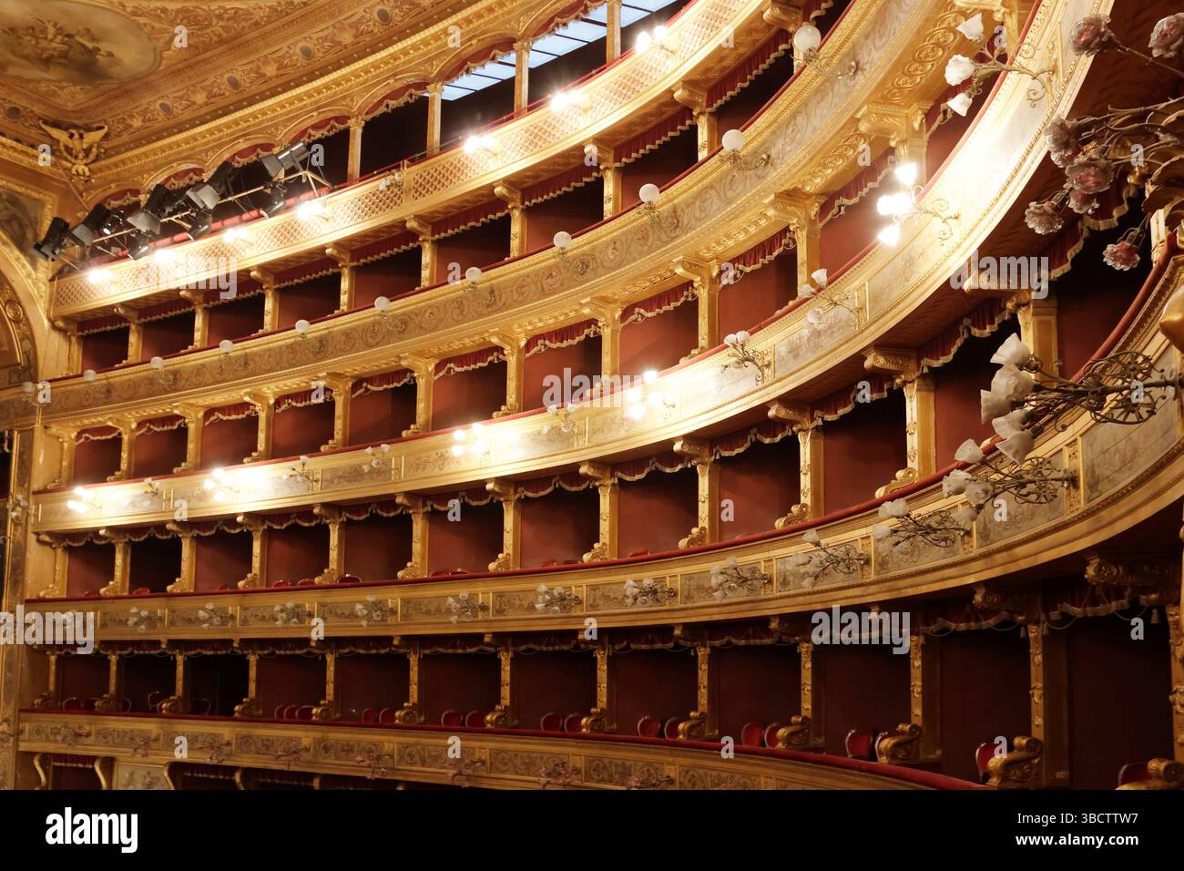The auditorium (Sala Grande) of the Teatro Massimo opera house in ...
