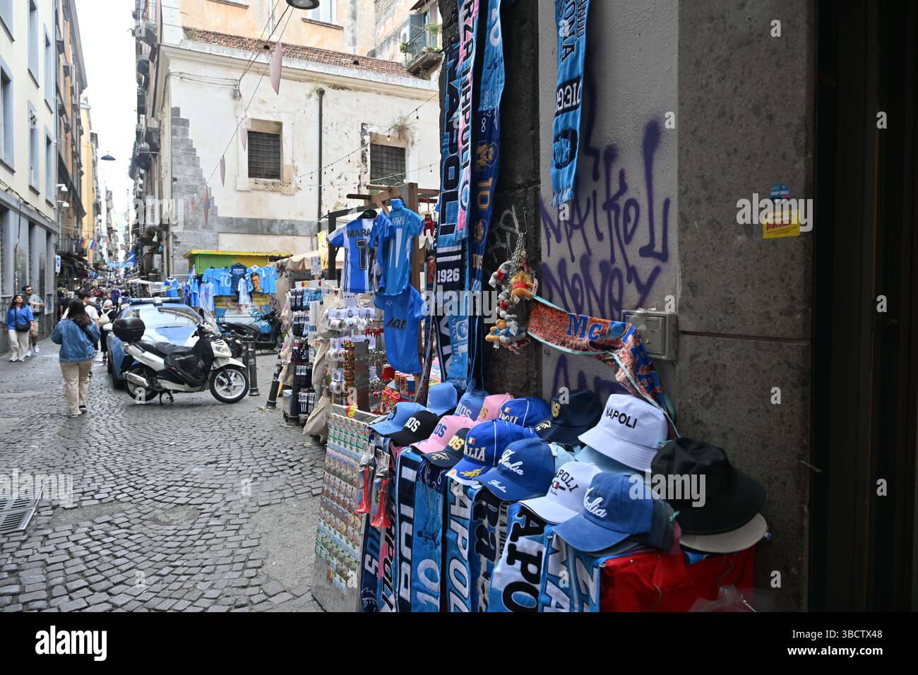 Naples, Italy. 21st May, 2025. Naples, Prepare yourself in the historic ...