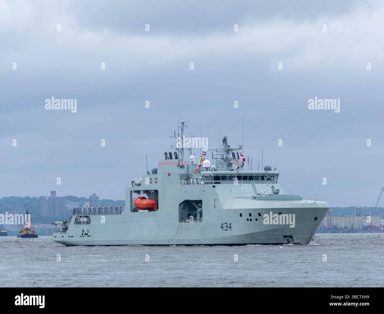 New York, New York, USA. 21st May, 2025. Canada's HMCS Frédérick ...