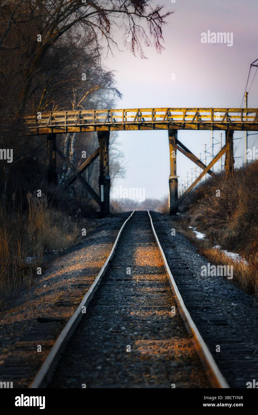 Railroad tracks sunrise hi-res stock photography and images - Alamy