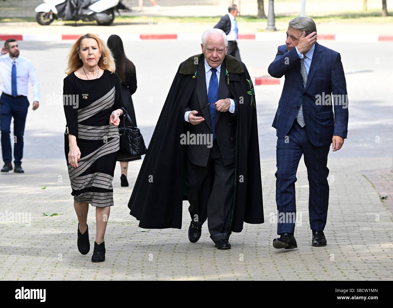 Family and friends come to the San Isidro morgue to show their ...