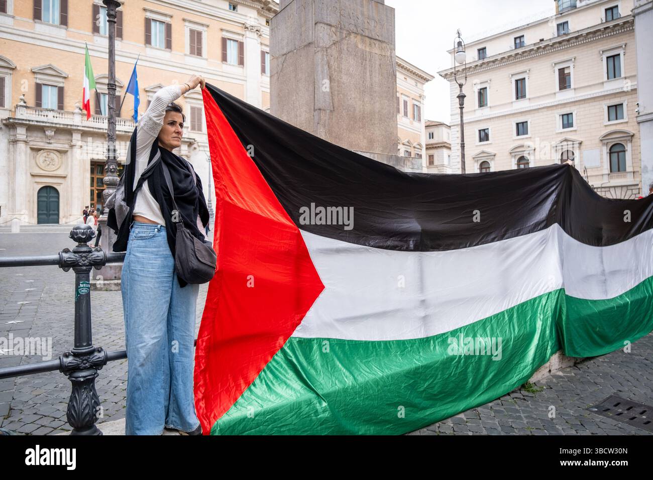 Rome, Rm, Italy. 21st May, 2025. Palestinian solidarity flash mob in ...