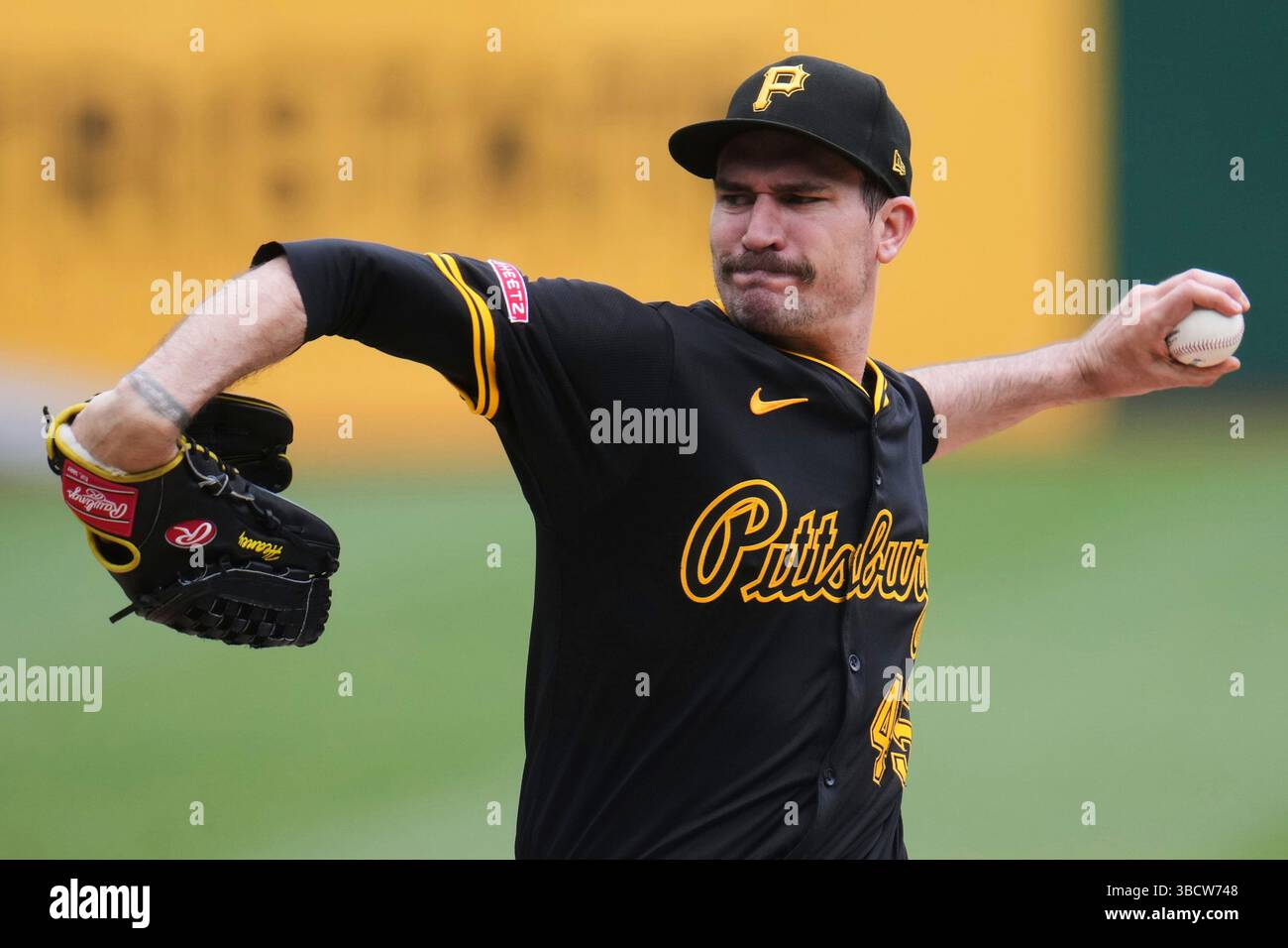 Pittsburgh Pirates pitcher Andrew Heaney delivers during the first ...