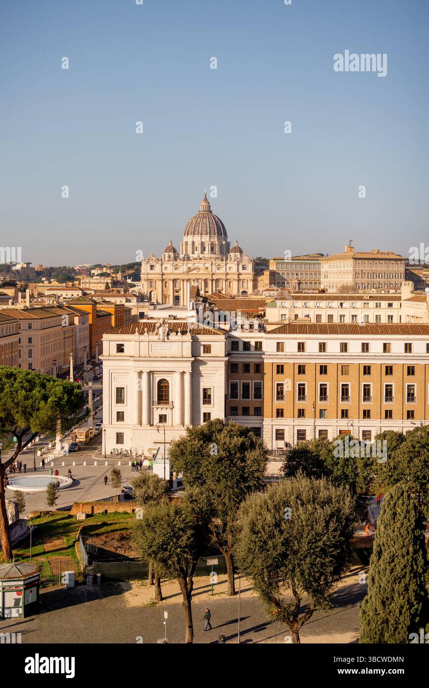 A sweeping view over Vatican City and St. Peters Basilica from Castel ...