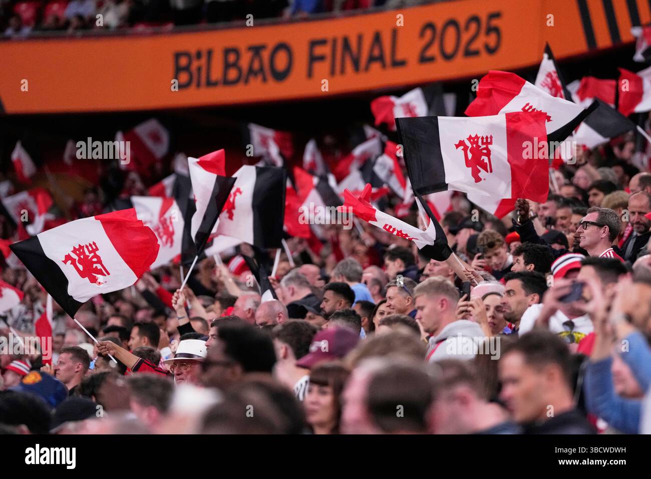 Manchester United fans cheer before the Europa League final soccer ...