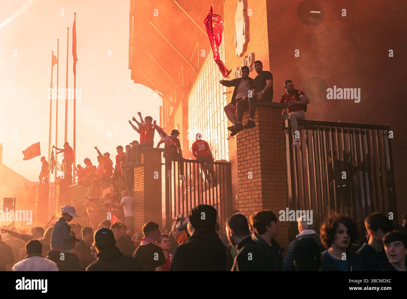 Liverpool anfield champions league hi-res stock photography and images ...
