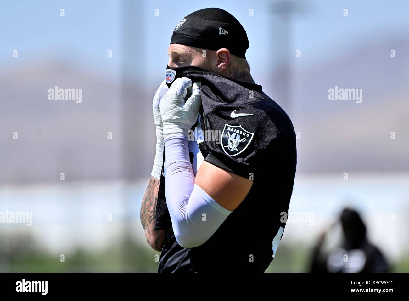 Las Vegas Raiders defensive end Maxx Crosby warms up during NFL ...