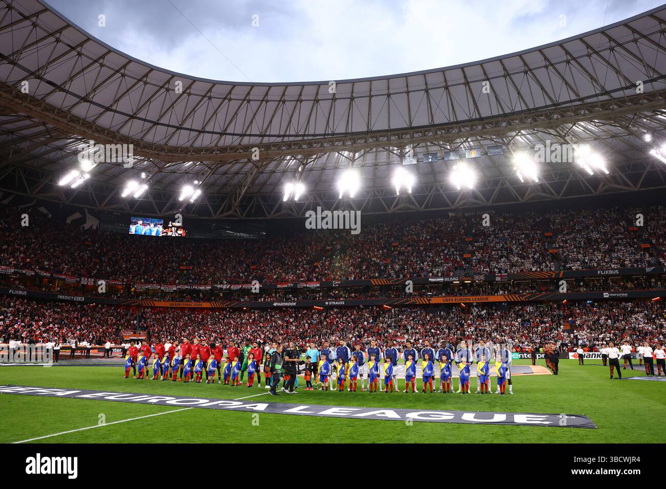Bilbao, Spain. 21st May, 2025. Tottenham and Manchester United players ...
