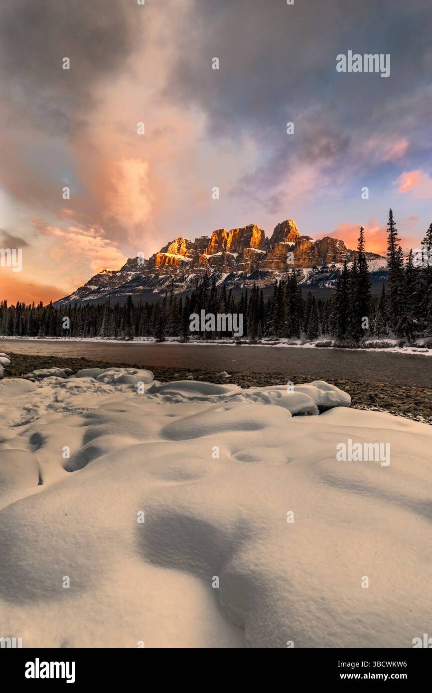 Sunrise over castle hi-res stock photography and images - Alamy