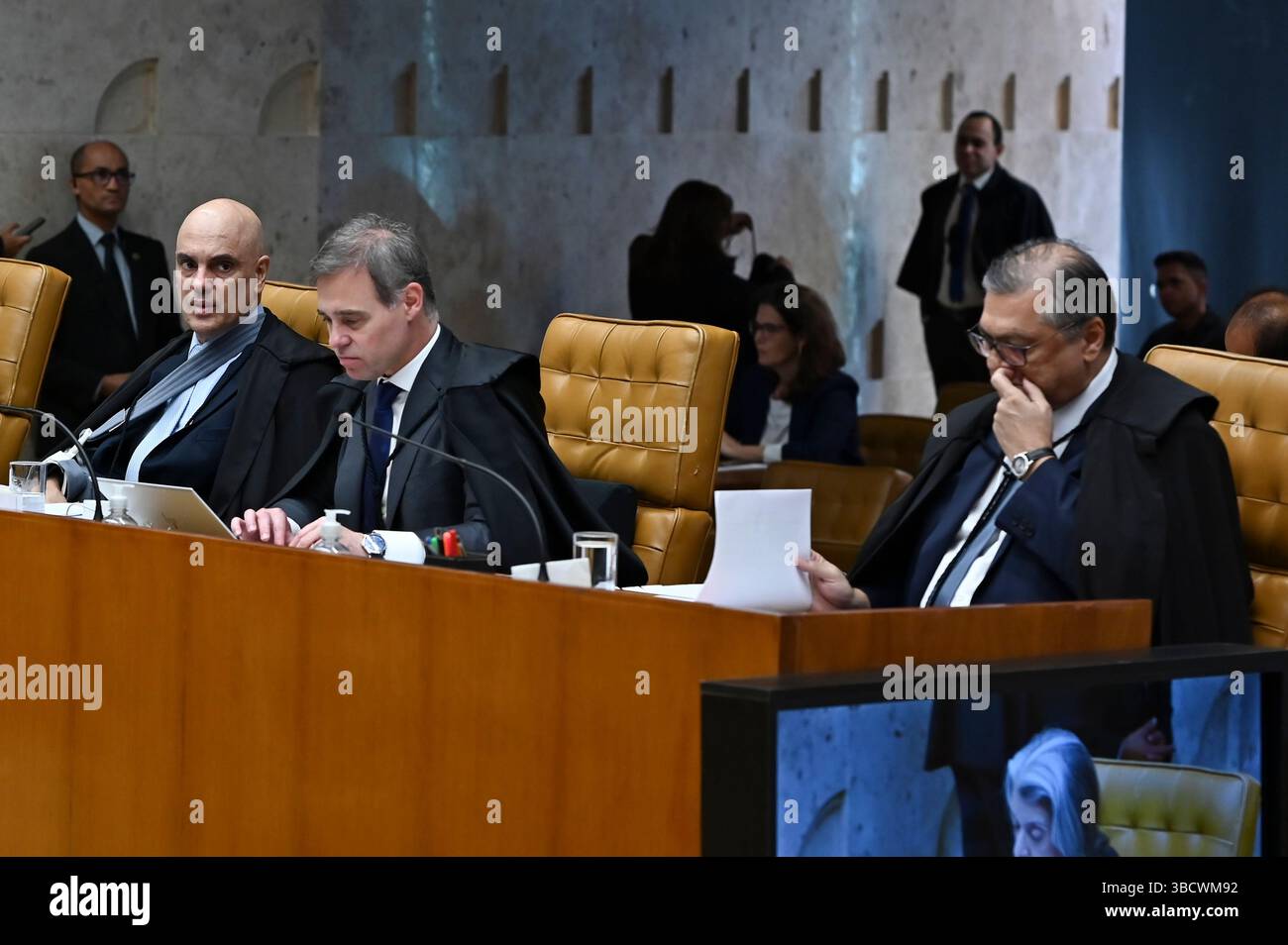 BRASÍLIA, DF - 21.05.2025: SESSÃO PLENÁRIA DO STF - Photo, Ministers Alexandre de Moraes, André ...